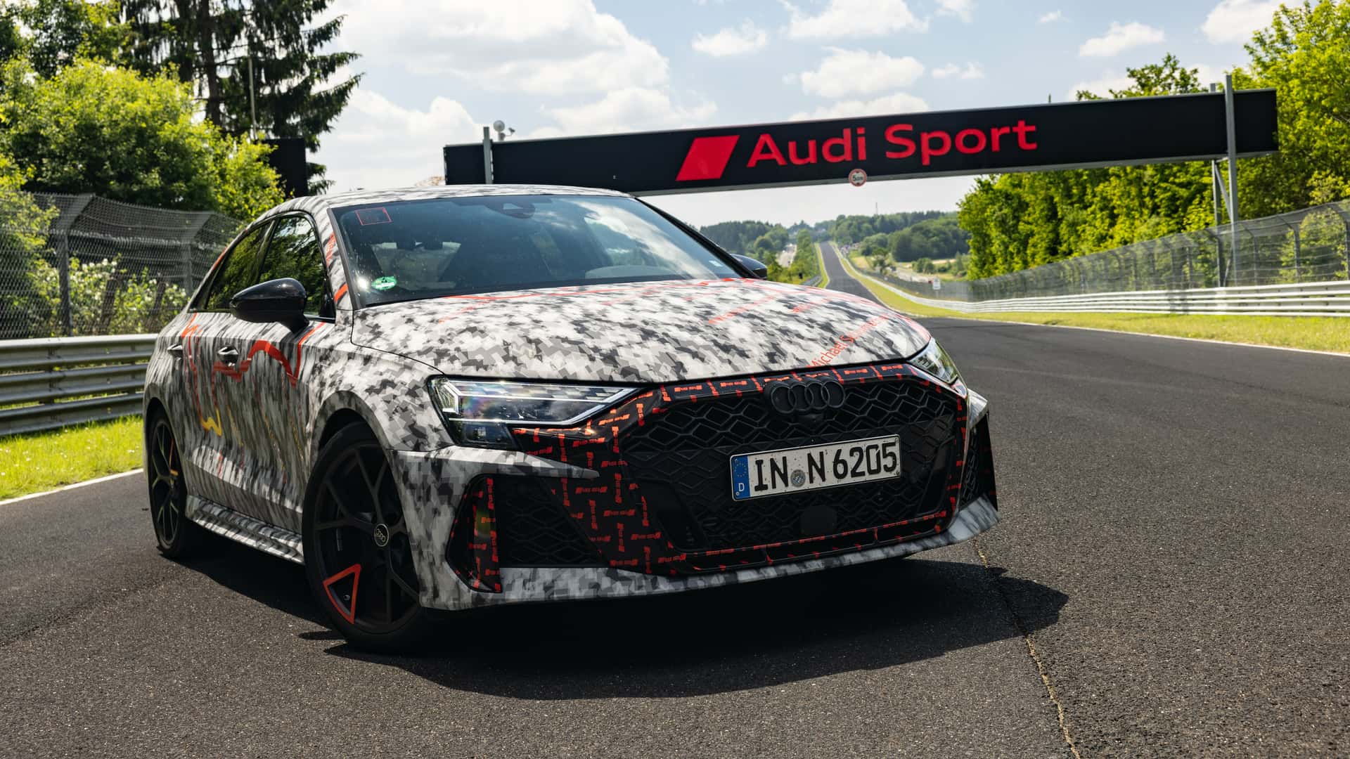 Το νέο Audi RS3 έριξε 5” στην BMW M2 στο Nürburgring [video] | Drive