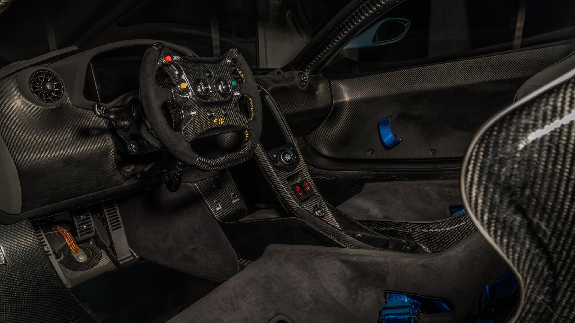 Αυτή η McLaren P1 GTR-18 κυκλοφορεί στο δρόμο | Drive