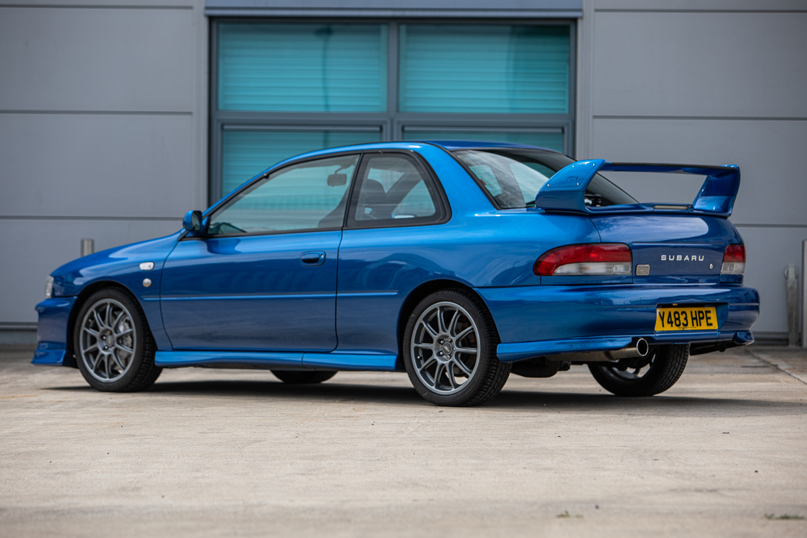 Δημοπρασία: Mitsubishi Lancer Evo VI εναντίον Subaru Impreza P1 | Drive