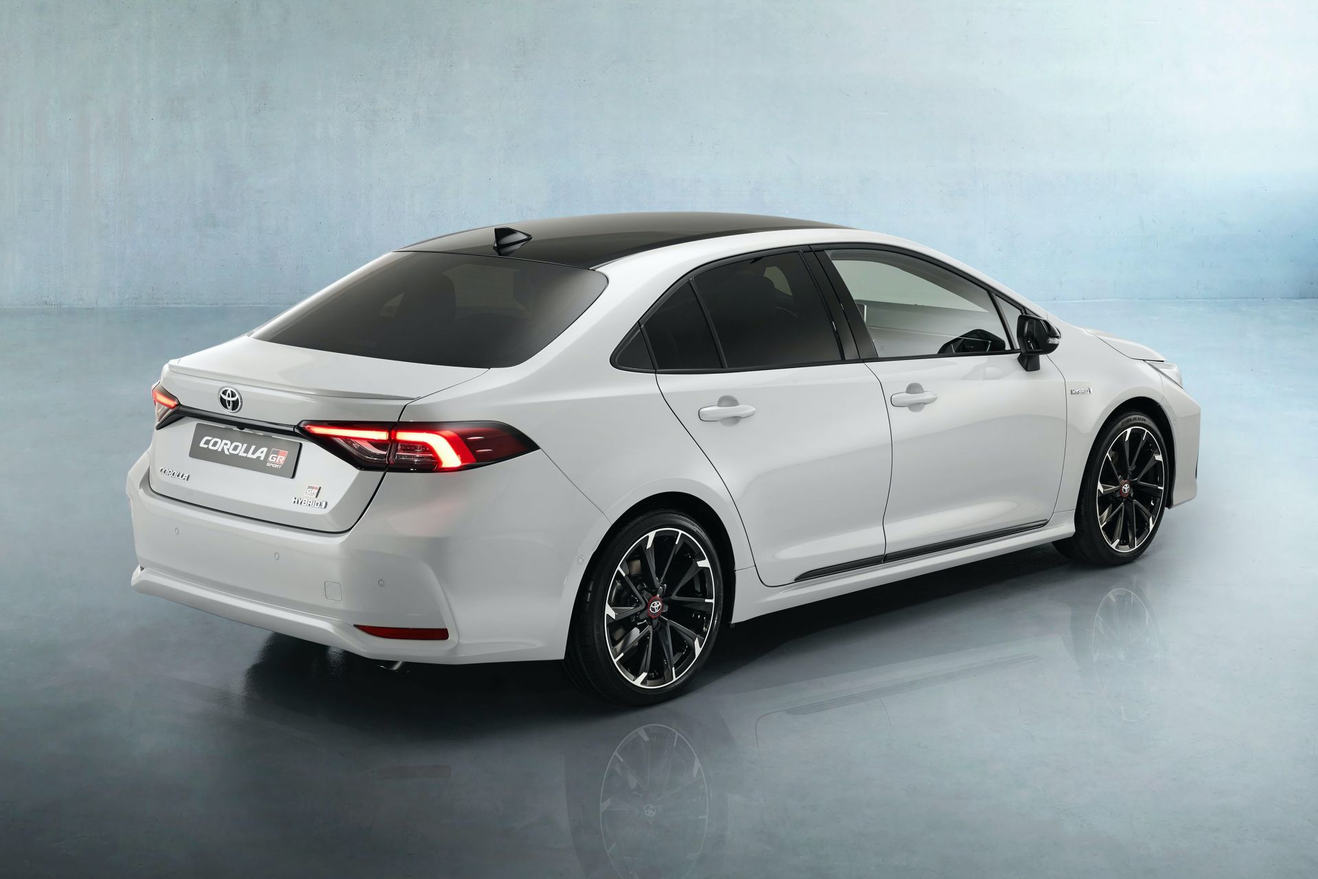 Toyota Corolla Sedan GR Sport με πιο δυναμική εμφάνιση | Drive