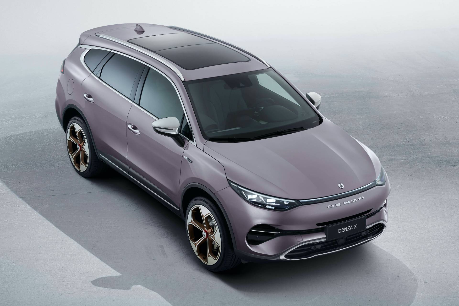 Denza X: Κινέζικο SUV σχεδιασμένο από την Mercedes-Benz | Drive