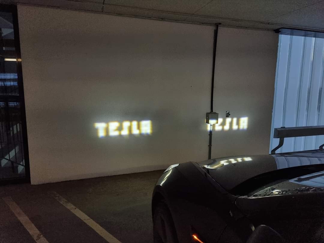 LED Matrix φώτα στα Tesla Model 3 Highland εν μία νυκτί | Drive