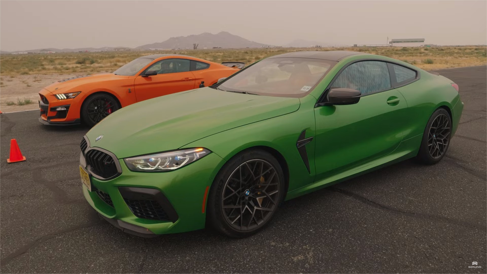 Drag Race: BMW M8 Competition εναντίον Ford Mustang Shelby GT500 [video ...