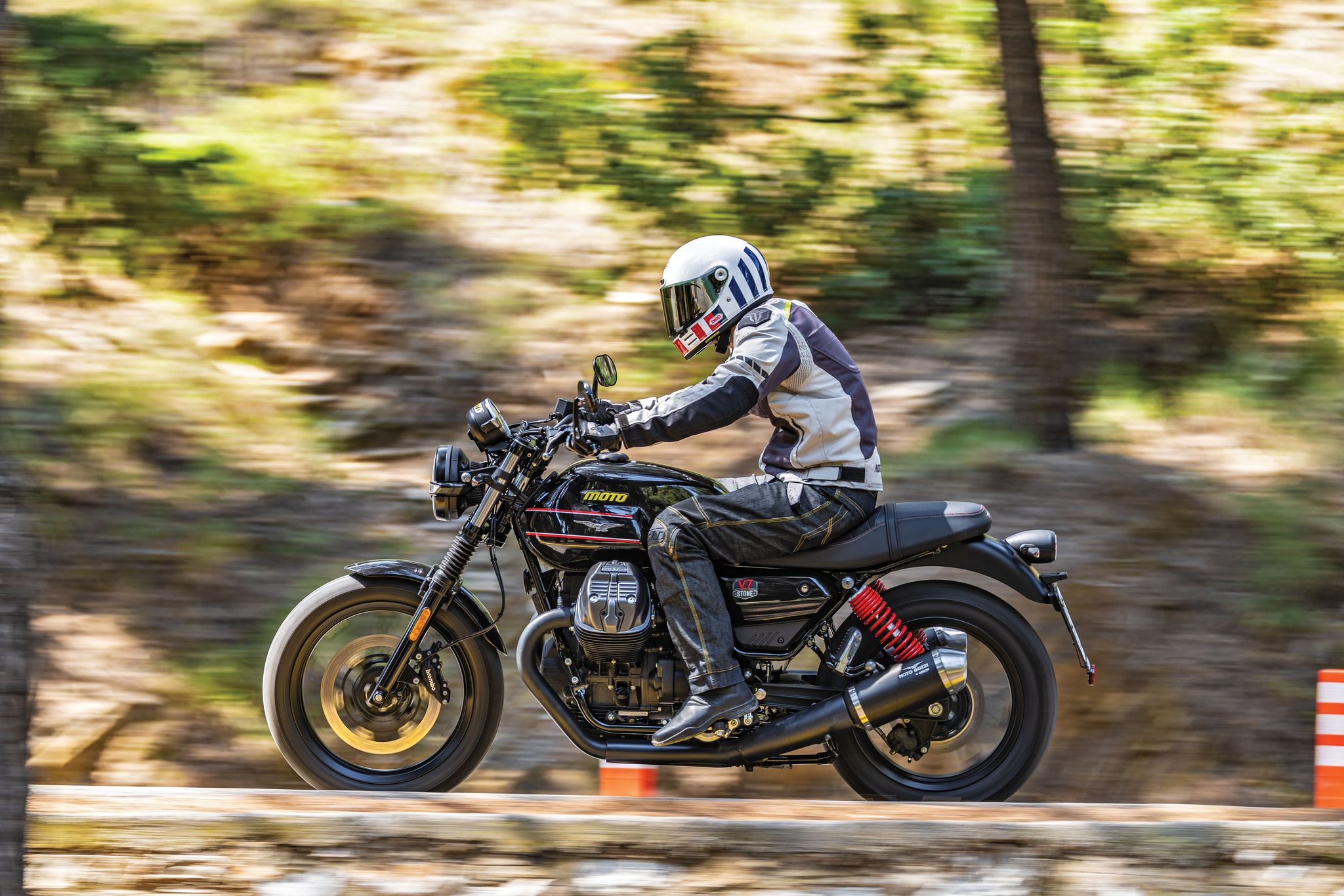 Test ride: Moto Guzzi V7 Stone Special Edition | Drive