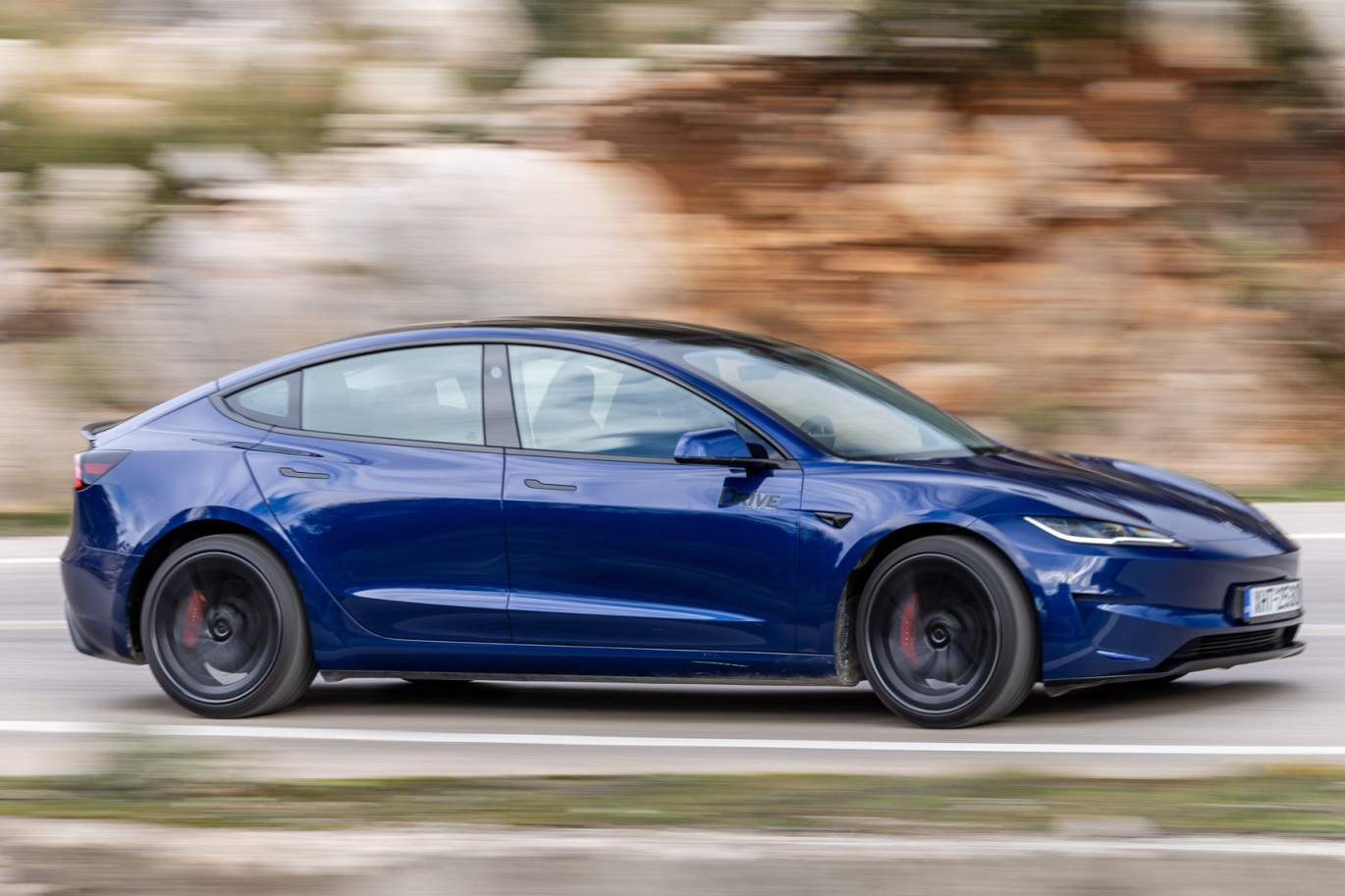 Tesla, πουλάει το Model 3 έως €7.500 φθηνότερα στην Ελλάδα | Drive
