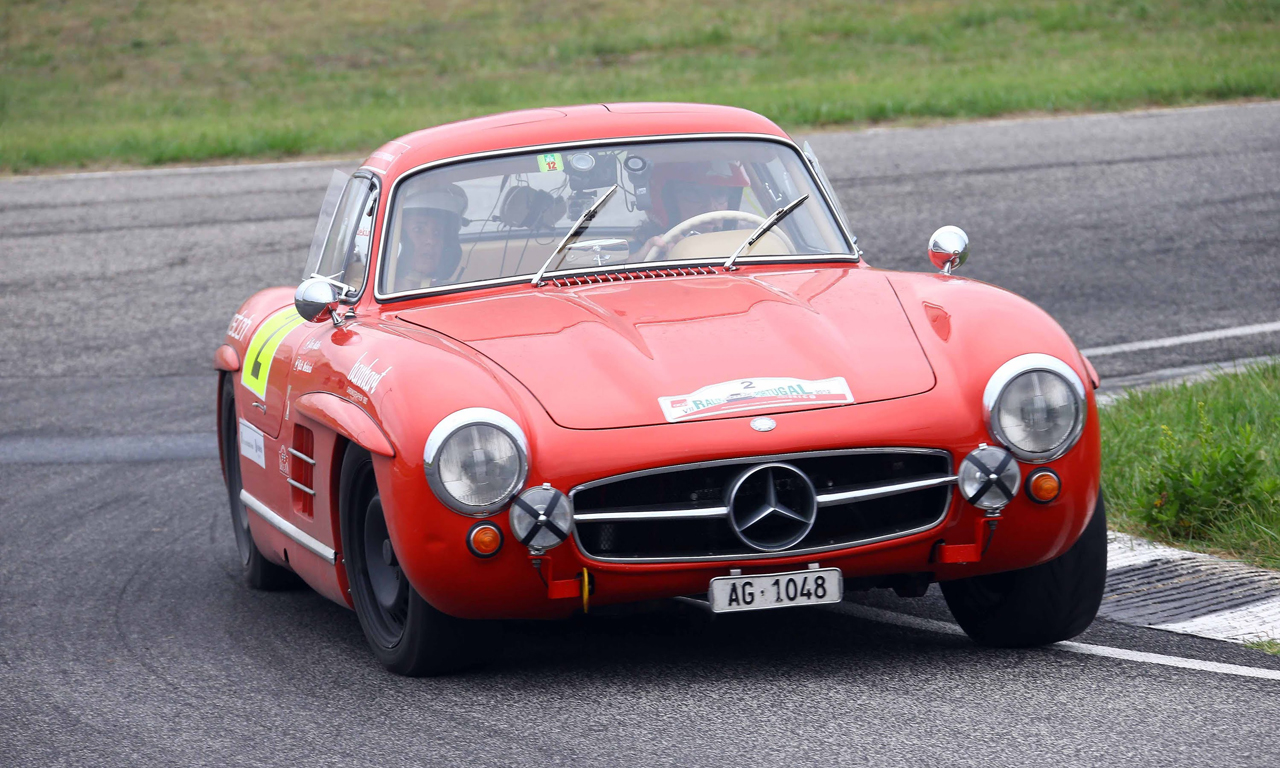 Mercedes-Benz 300 SL με τις πάντες [video] | Drive