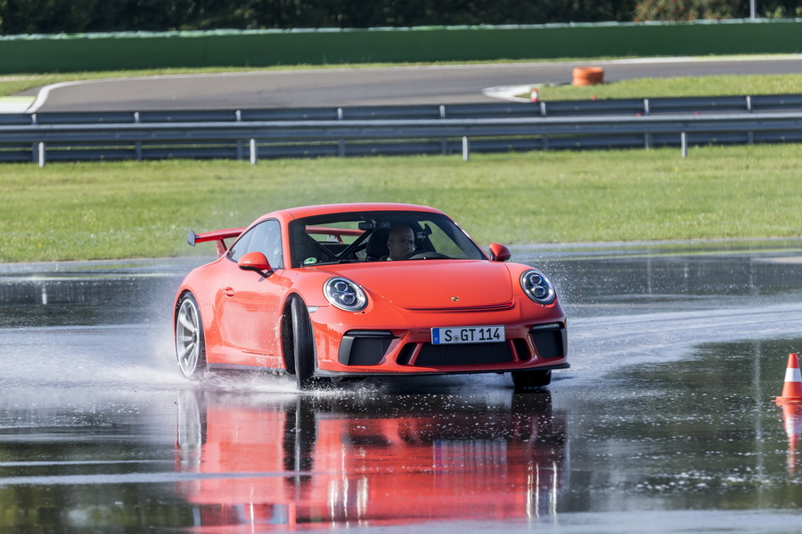 Φοιτήσαμε στο Porsche Sport Driving School [video] | Drive