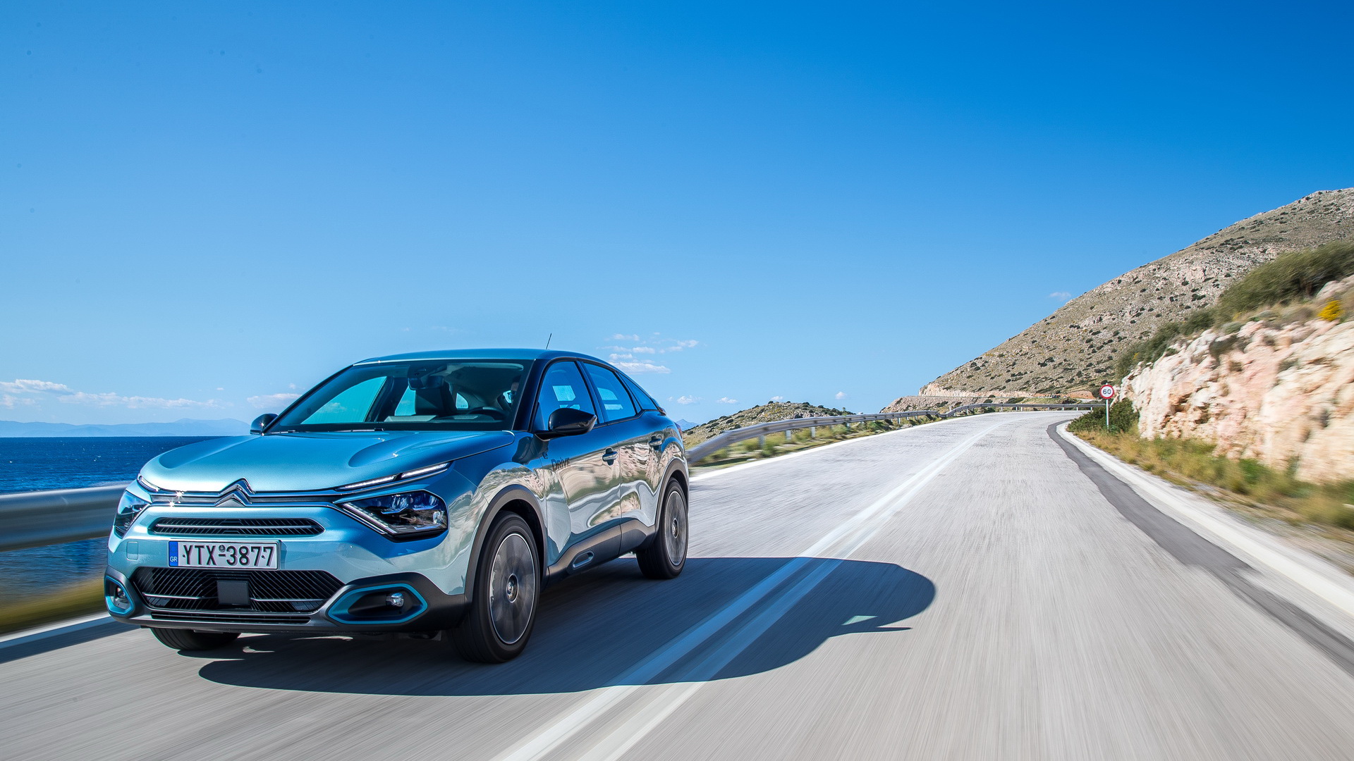 Test drive: Citroën ë-C4 C-Cross [video] | Drive