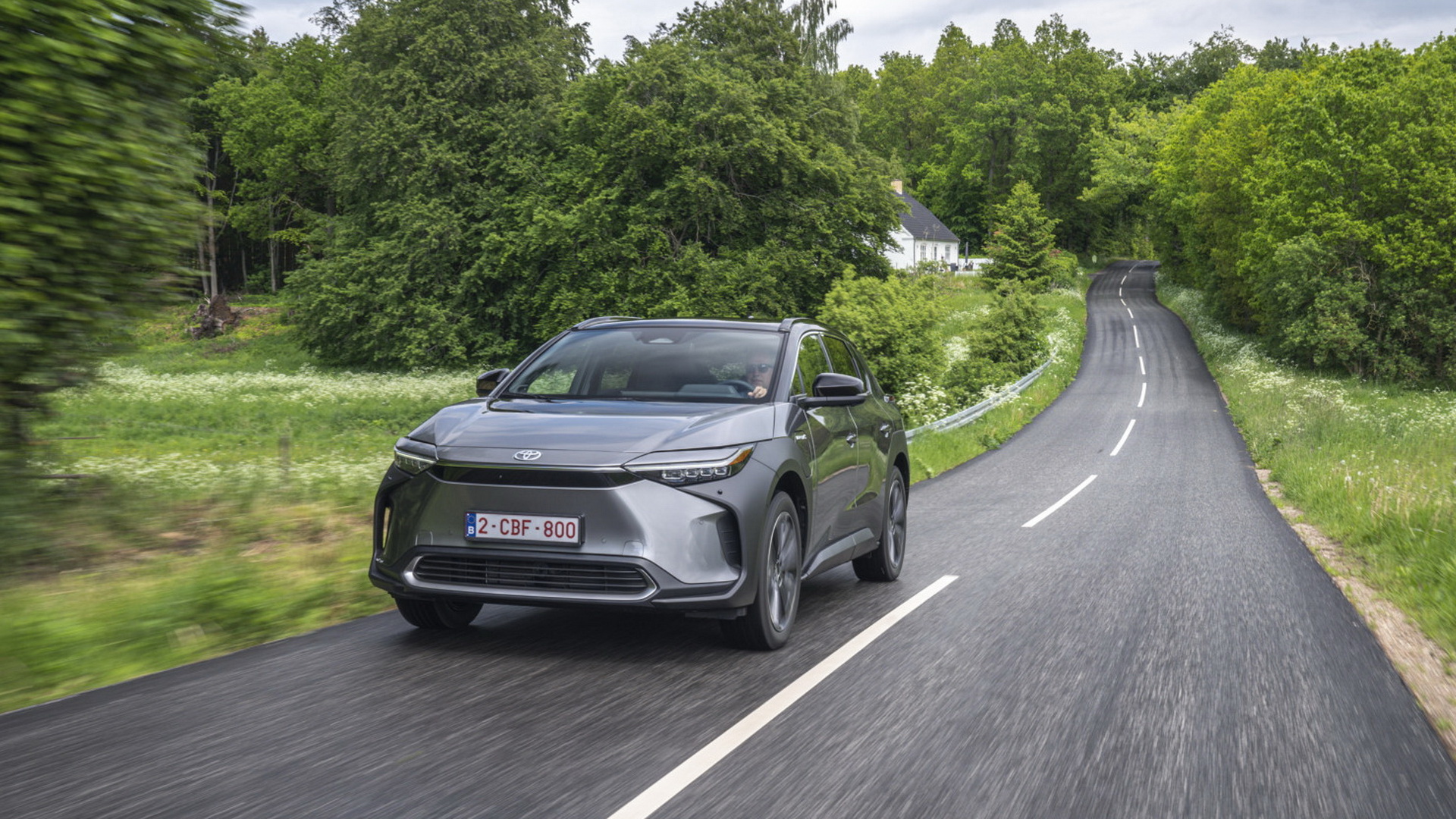 Δοκιμάζουμε το νέο Toyota bZ4X | Drive