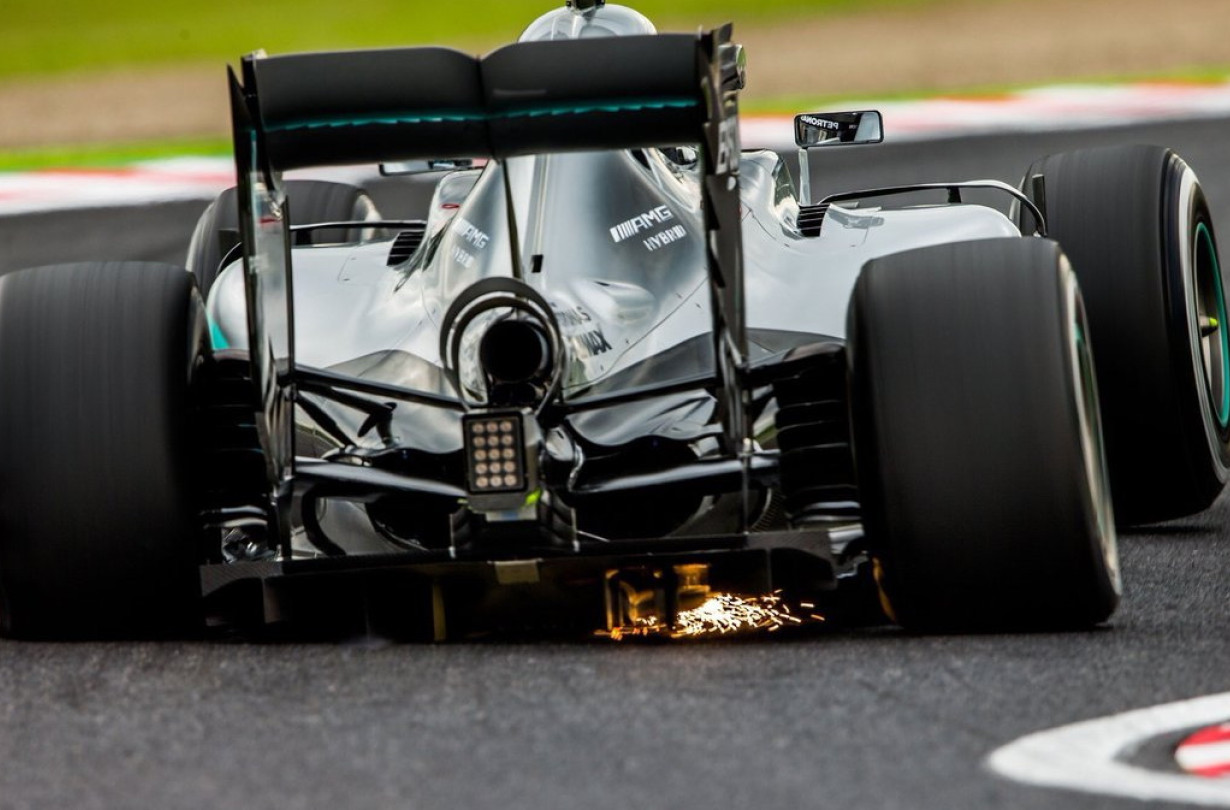 Rosberg Suzuka Mercedes Degner curve | Drive