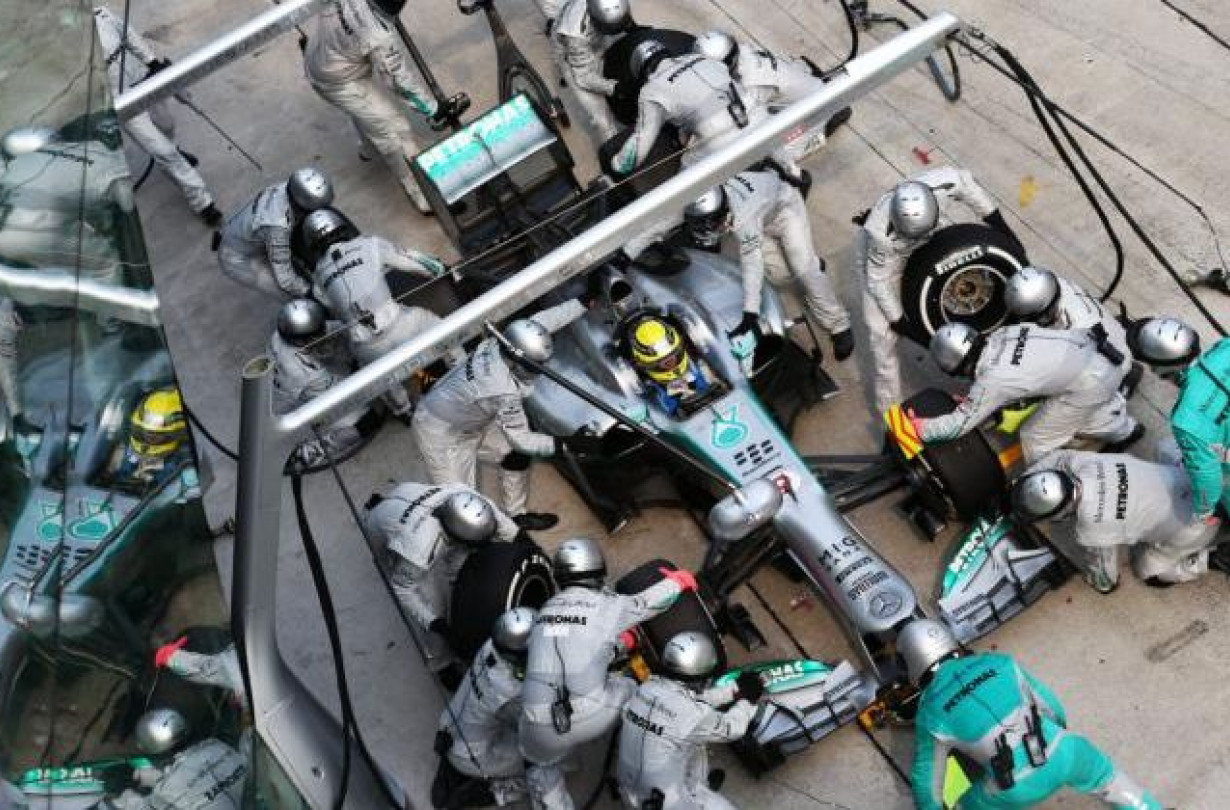 Το ταχύτερο pit-stop της Iστορίας από τη Mercedes | Drive