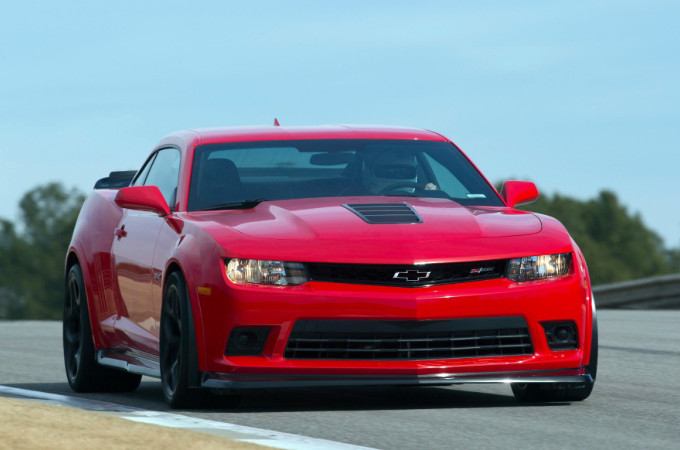 Οδηγούμε τη νέα Chevrolet Camaro Z/28 | Drive