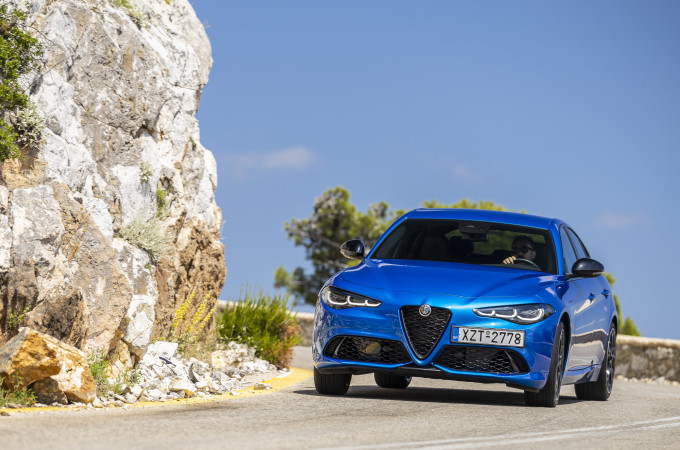 Test drive: Alfa Romeo Giulia Competizione 2.0 AT 280 PS Q4 | Drive