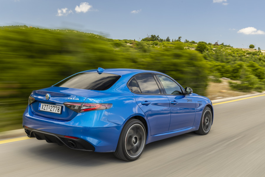 Test drive: Alfa Romeo Giulia Competizione 2.0 AT 280 PS Q4 | Drive
