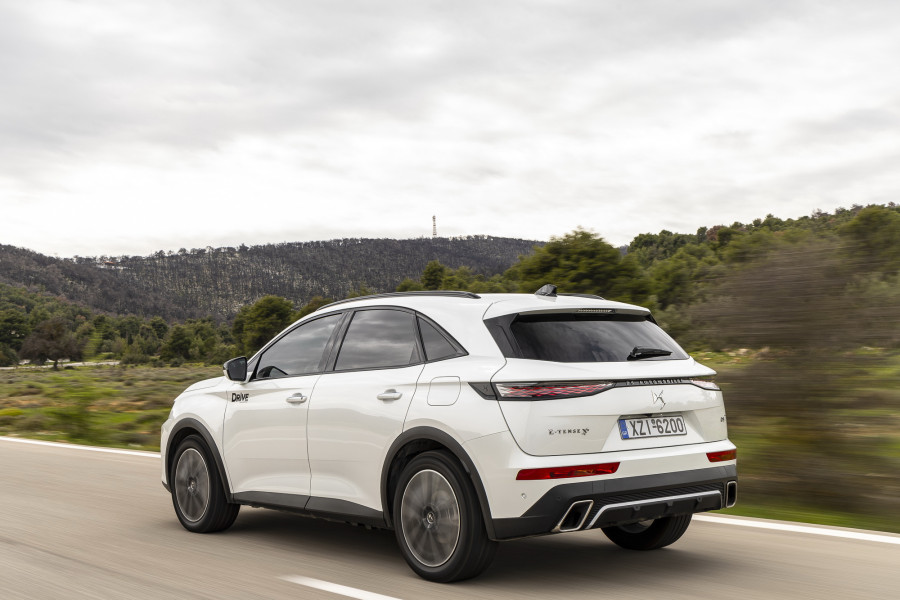 Test drive: DS 7 E-TENSE 4x4 300 | Drive