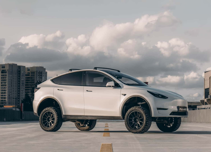 Αγριεμένο Tesla Model Y, ξέχνα το Cybertruck [video] | Drive