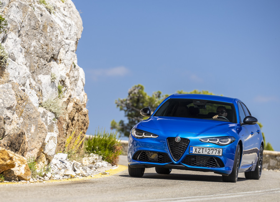 Test drive: Alfa Romeo Giulia Competizione 2.0 AT 280 PS Q4 | Drive