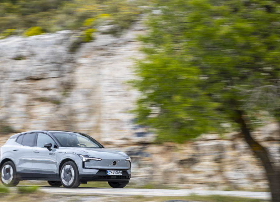 Test drive: Volvo EX30 Single Motor Extended Range, μίνι Model Y | Drive