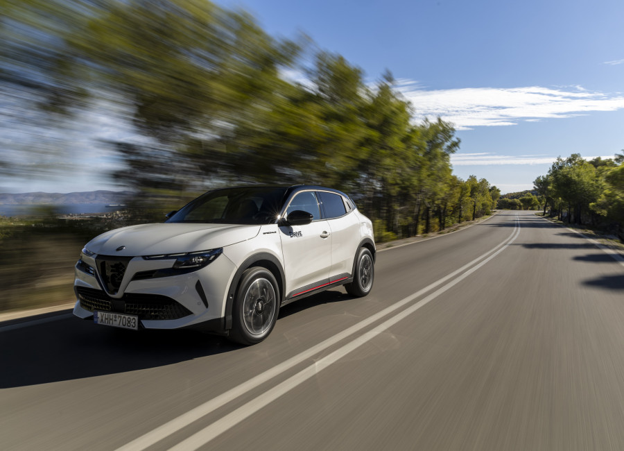 Test drive: Alfa Romeo Junior Elettrica Speciale, cuore elettrico | Drive