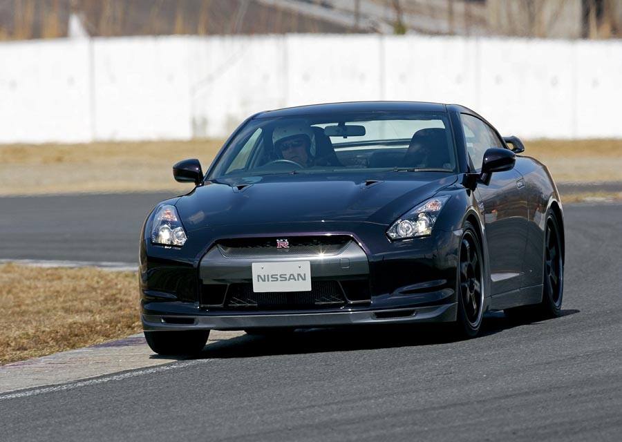 Test : NISSAN GT-R SPEC V | Drive