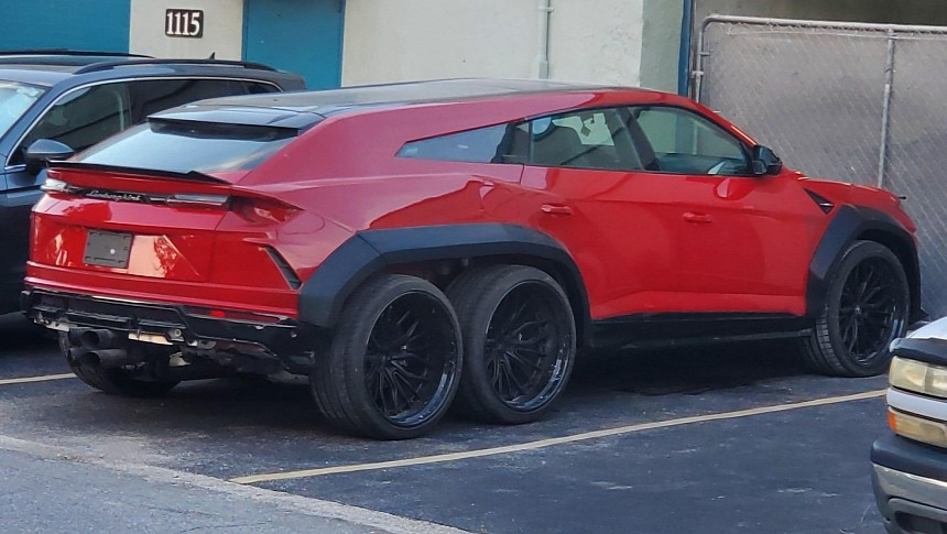 Πώς θα σας φαινόταν μια Lamborghini Urus 6x6; | Drive