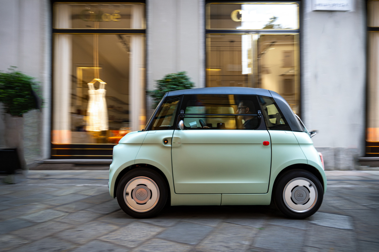 Το ηλεκτρικό FIAT Topolino πάει ΗΠΑ. Ο Trump το ξέρει; | Drive