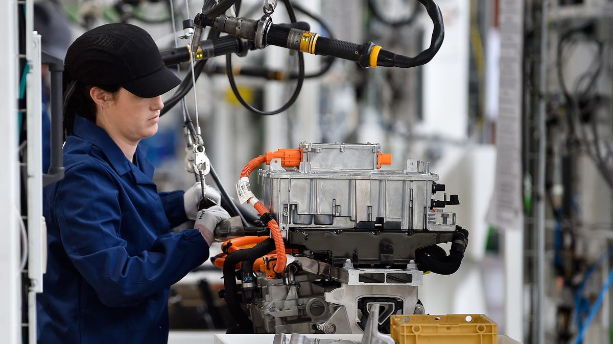 Stellantis: Σχεδόν έτοιμο το εργοστάσιο για τον νέο, ελαφρύ υβριδικό 1. ...