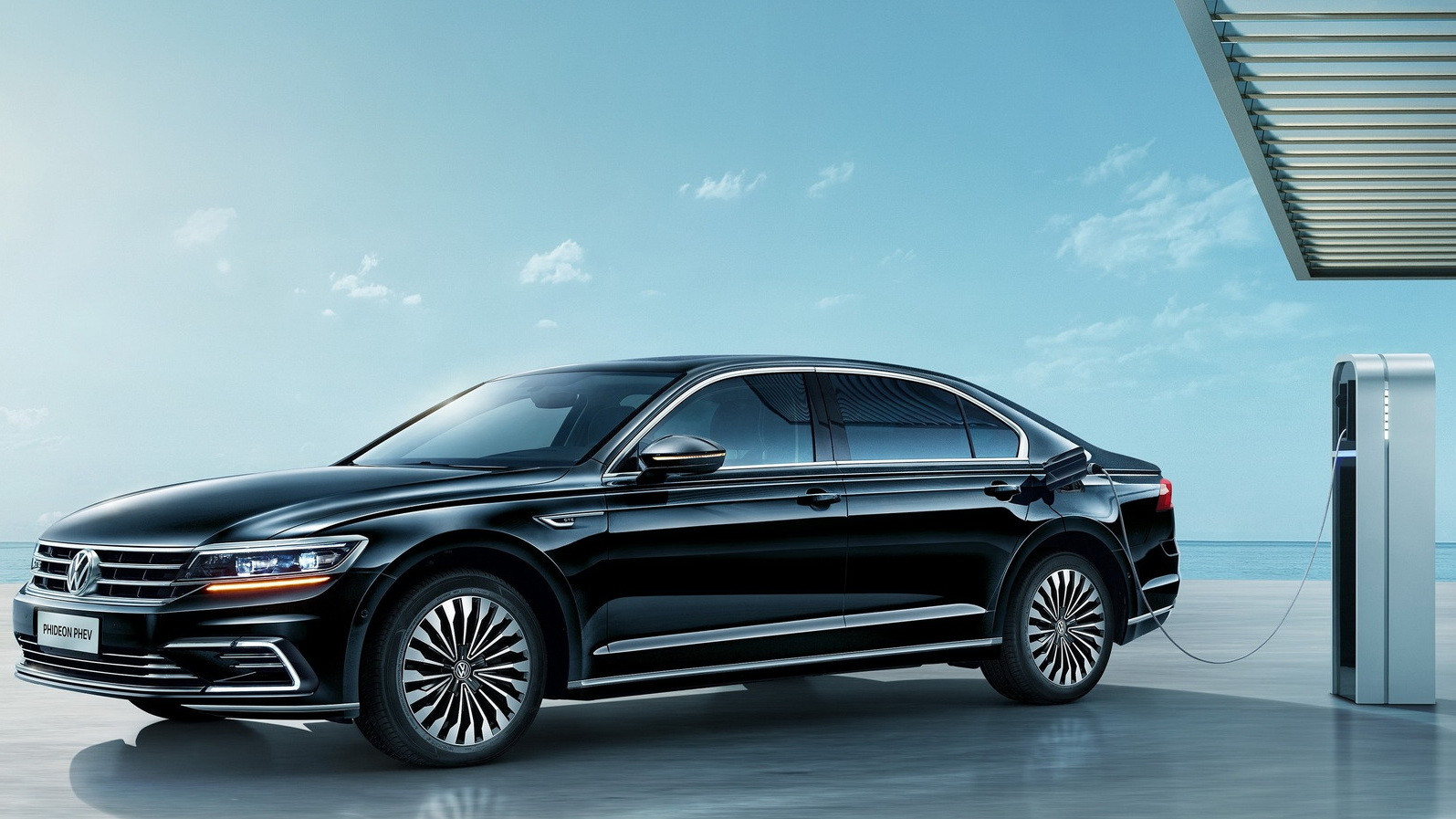 VW Phideon GTE, ένα μεγάλο υβριδικό σεντάν | Drive