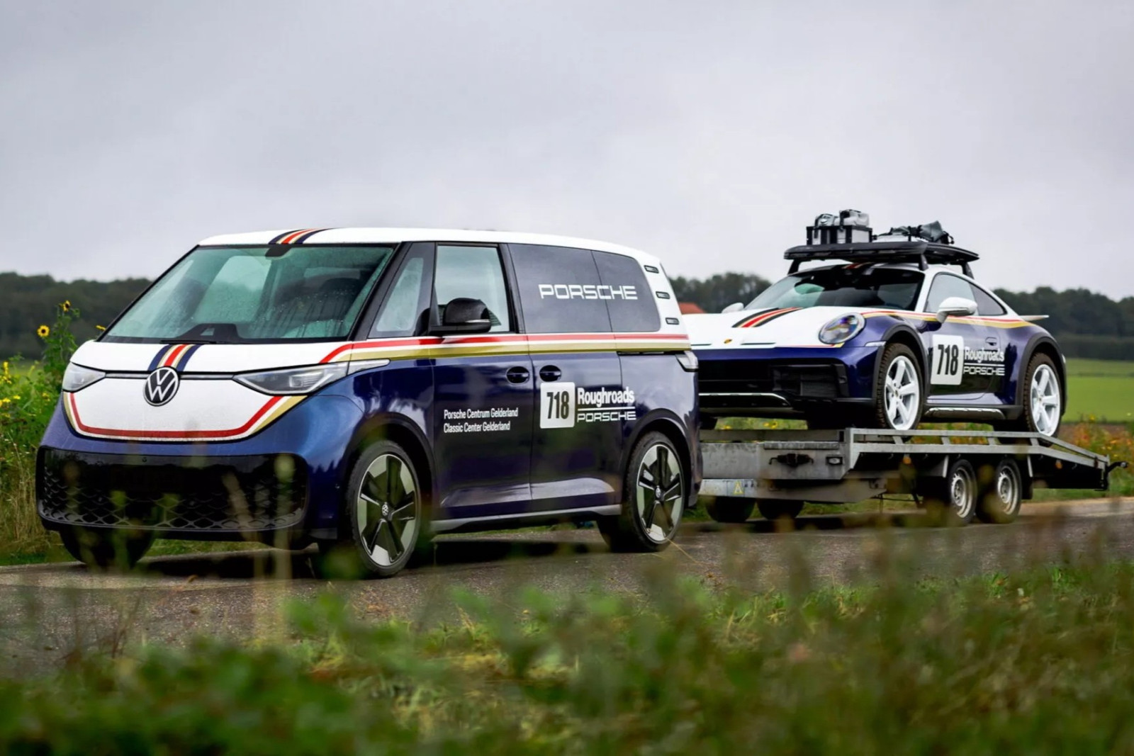 Υπέροχο, με αυτό το VW ID. Buzz να τραβάς Porsche 911 Dakar | Drive