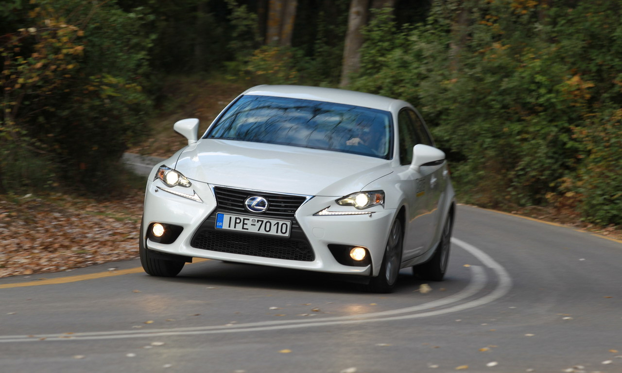 Lexus IS 300h | Drive