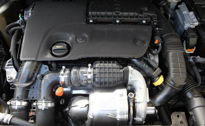 Test Peugeot 3008 1.6 BHDi 120 | Drive